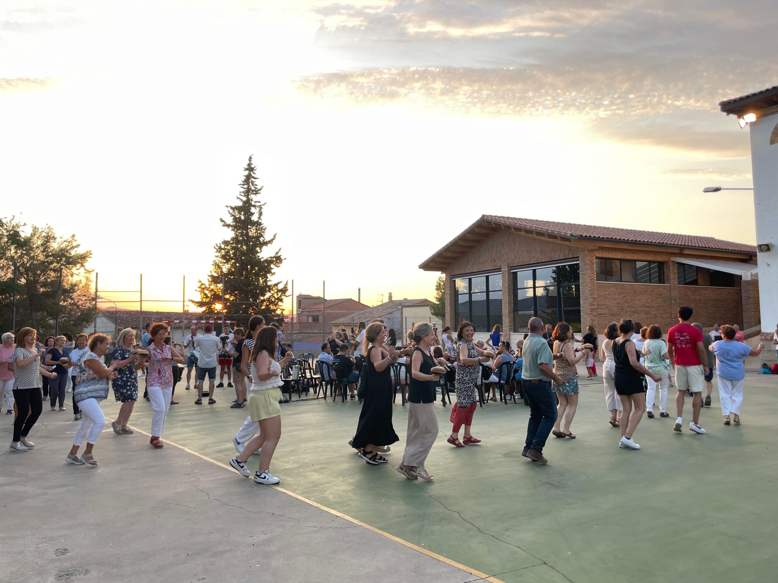 Último taller del Ball de coques antes de mostrarlo para la Fiesta de ...